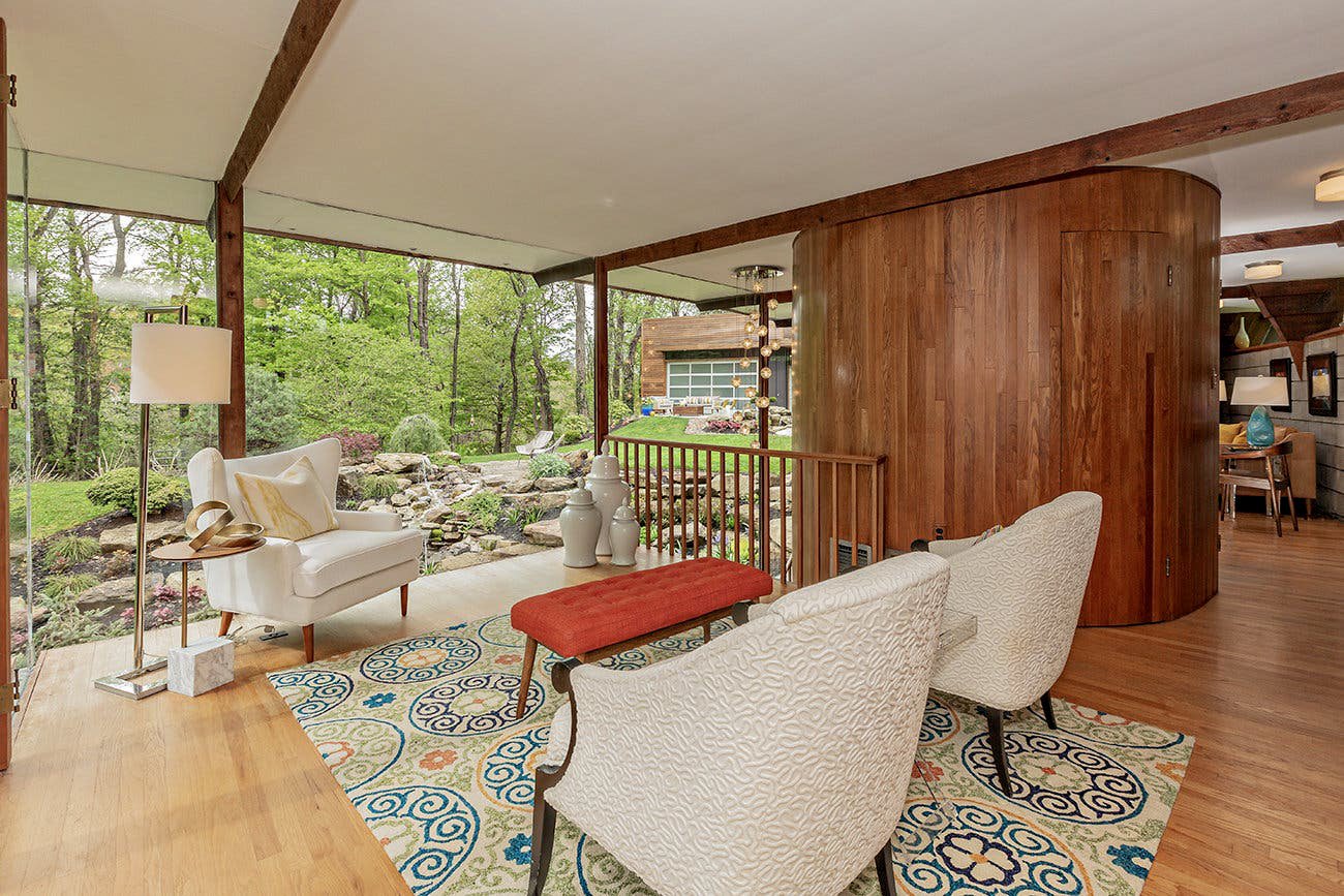 Photo 5 of 15 in A Frank Lloyd Wright–Inspired Glass House in Ohio Hits ...