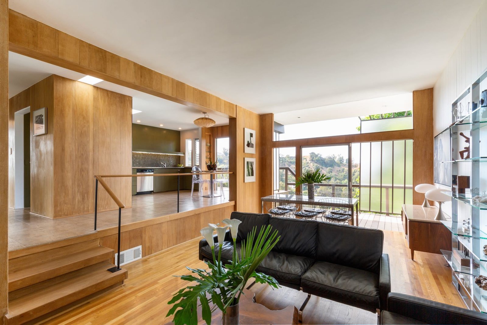 Photo 4 of 17 in A Los Angeles Midcentury Post-and-Beam Gem Asks $1.7M ...