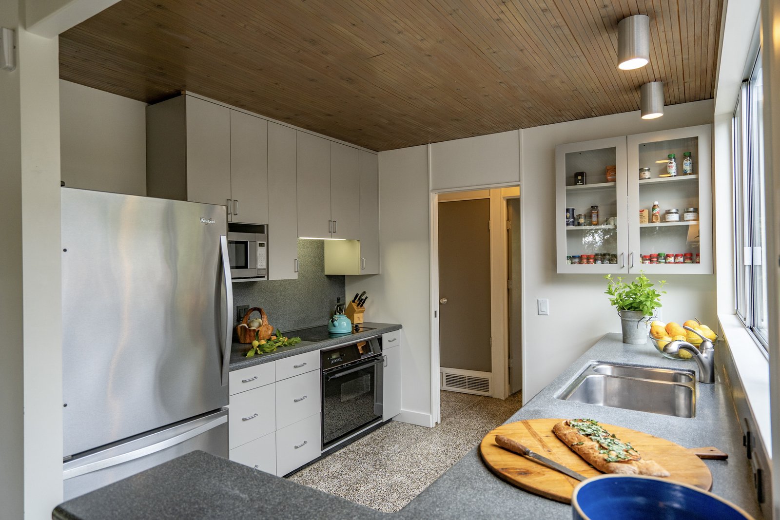 Photo 7 of 12 in A Case Study–Style Home in San Luis Obispo Lists for ...