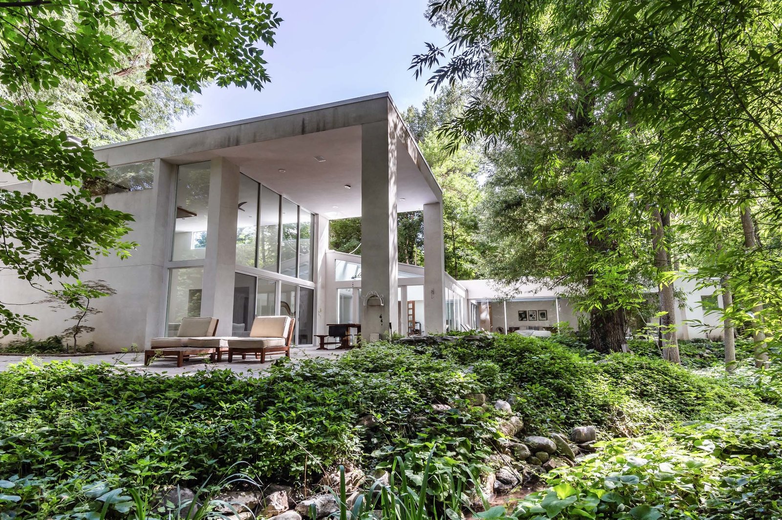 Photo 10 of 10 in A Glass-Encased Home in a Forest Near Salt Lake City ...