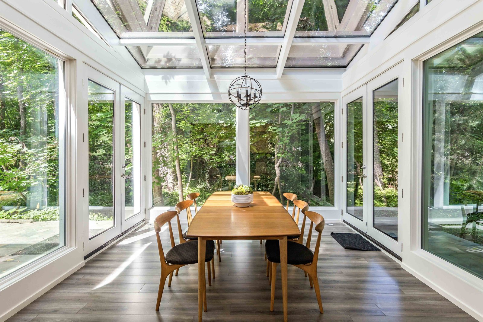 Photo 4 of 10 in A Glass-Encased Home in a Forest Near Salt Lake City ...