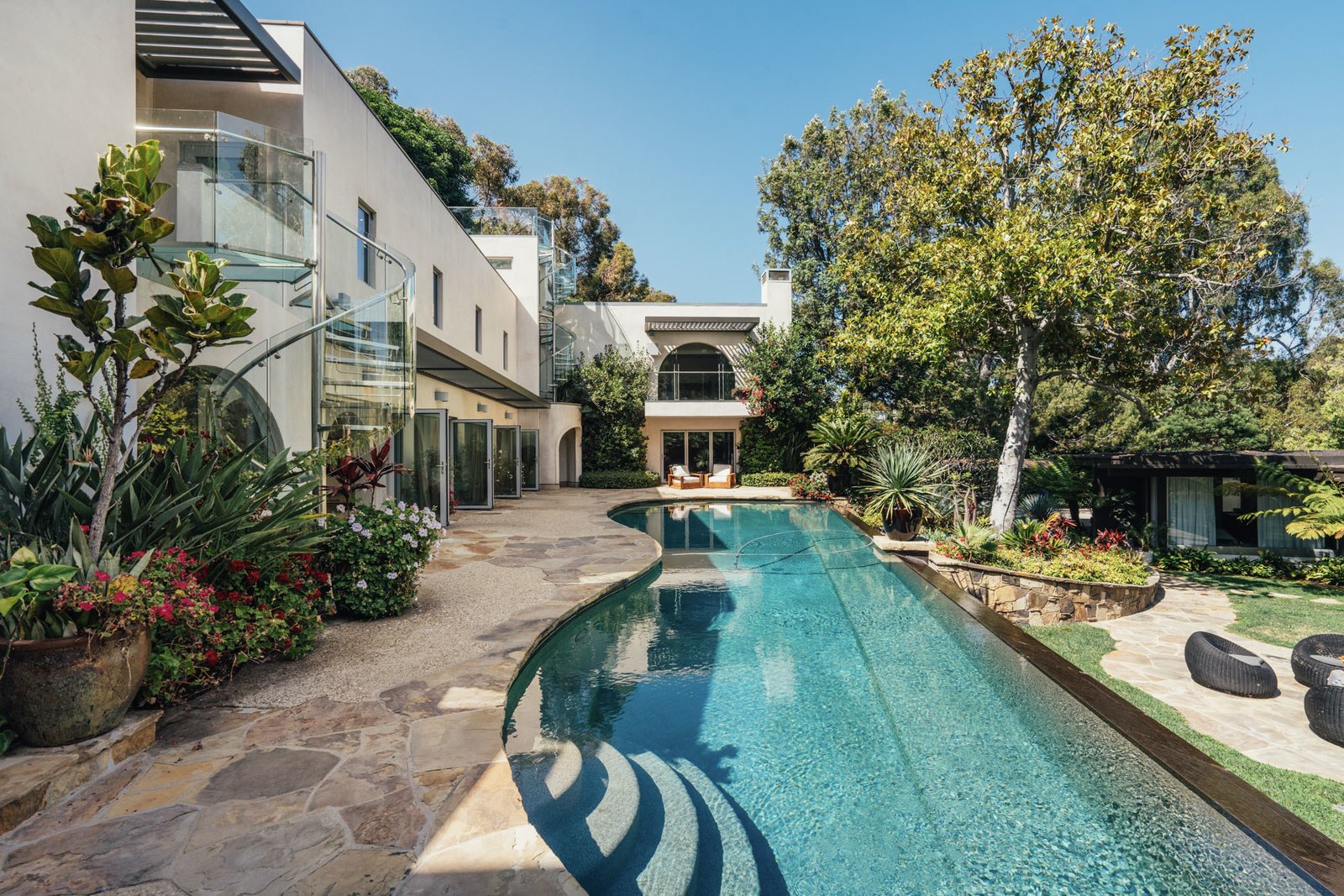 Photo 15 of 16 in Richard Neutra’s Bailey House Hits the Market—Along ...