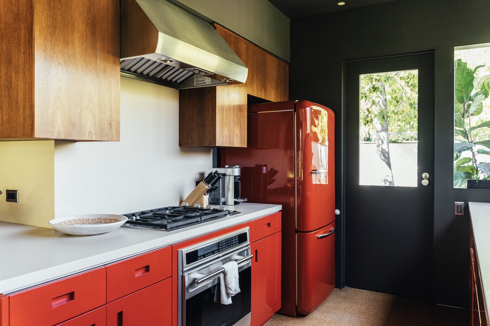 Photo 5 of 16 in Richard Neutra’s Bailey House Hits the Market—Along ...
