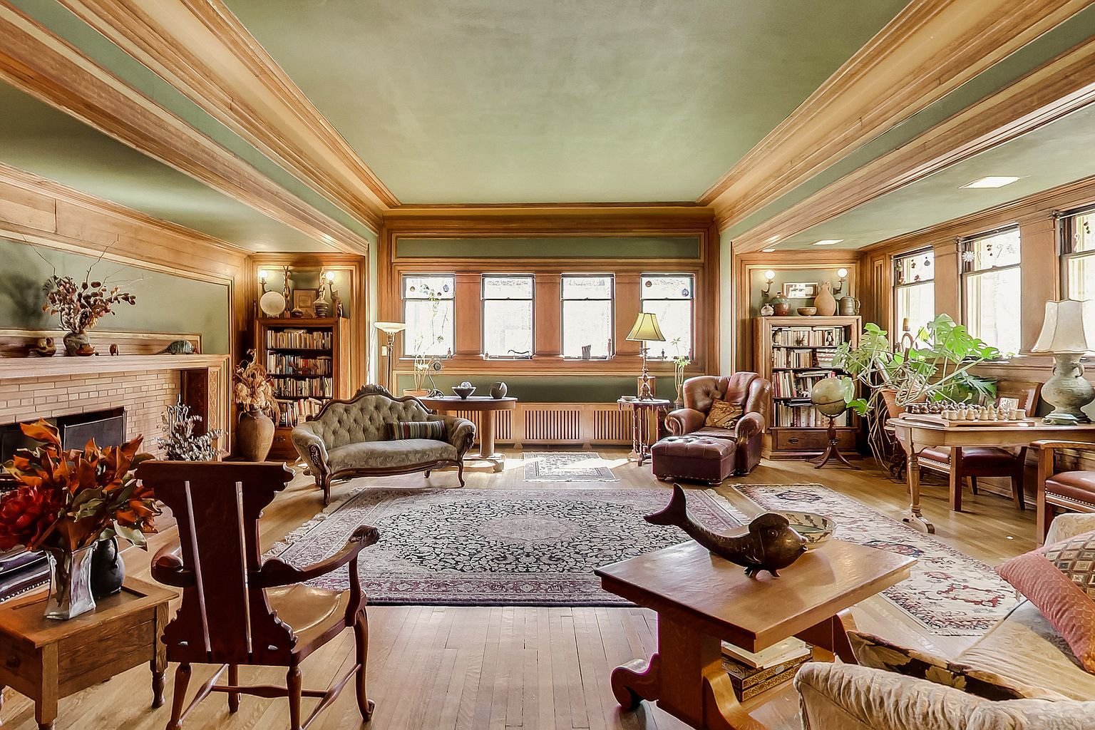 Photo 2 of 15 in An Early Prairie-Style Residence by Frank Lloyd Wright ...