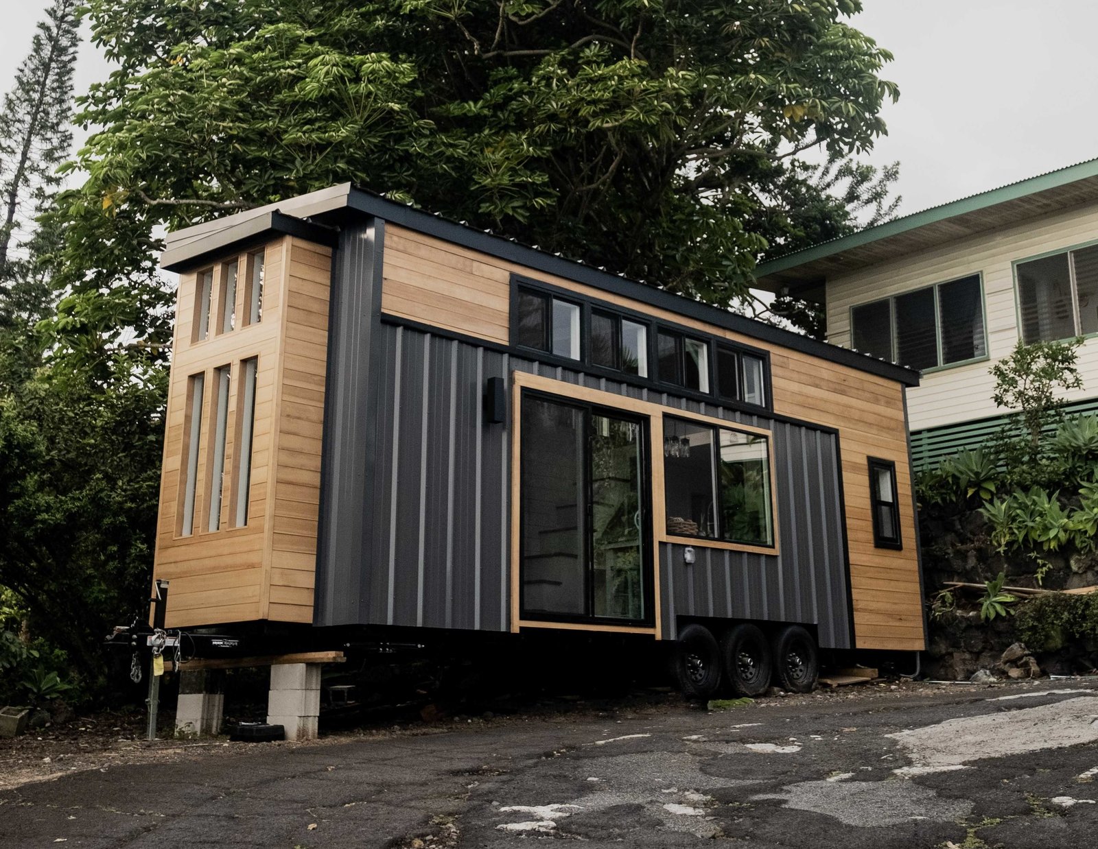 Photo 1 of 14 in A Hawaii-Based Couple Build a Luminous Tiny House in ...