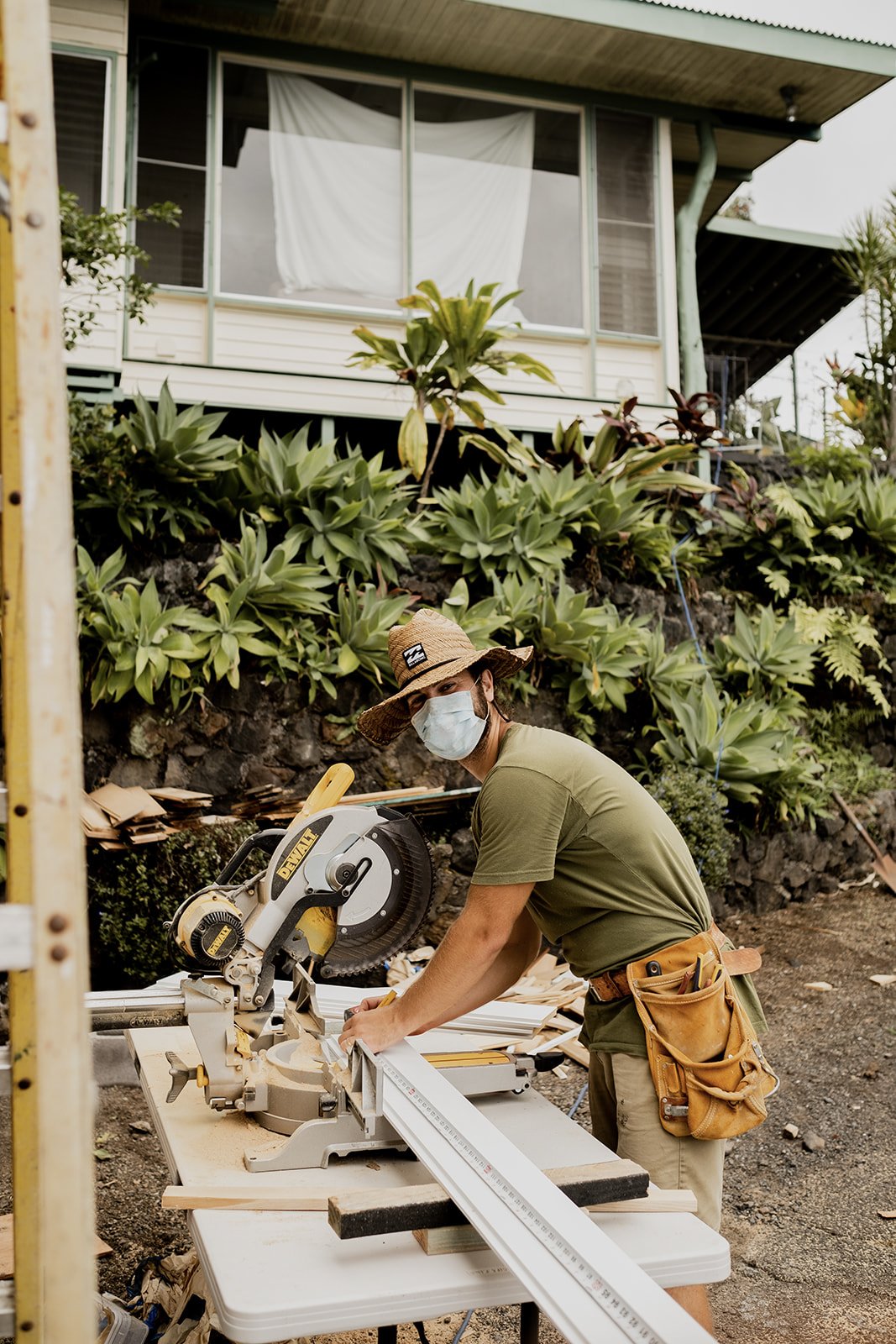 Photo 3 of 14 in A Hawaii-Based Couple Build a Luminous Tiny House in ...
