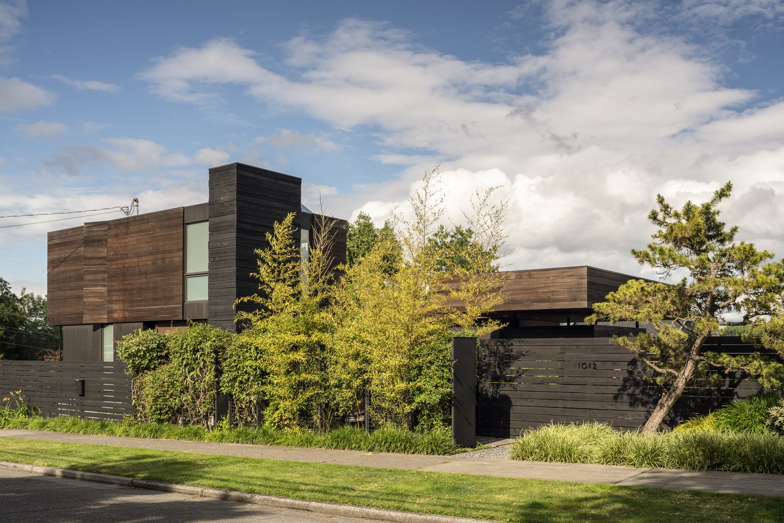 Photo 16 of 16 in A Serene Seattle Home Focused Around a Zen Garden ...
