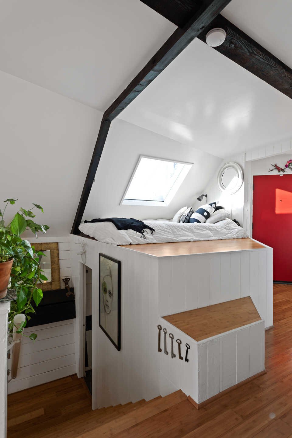 Photo 9 of 15 in A Cantilevered “Boathouse” by Harry Gesner Is Up for ...