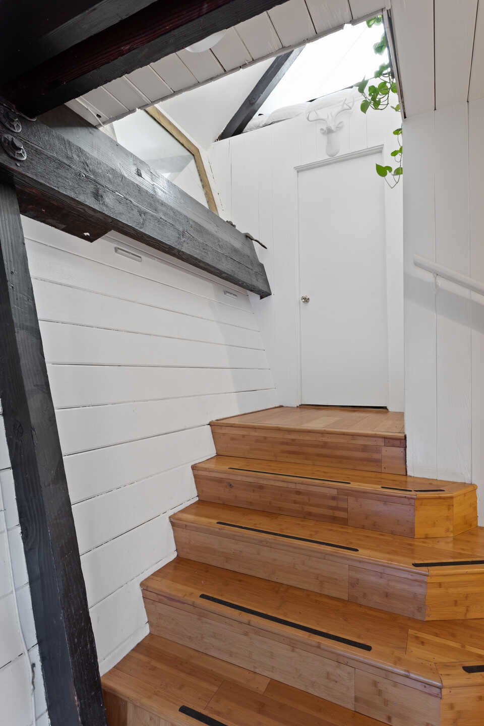 Photo 10 of 15 in A Cantilevered “Boathouse” by Harry Gesner Is Up for ...