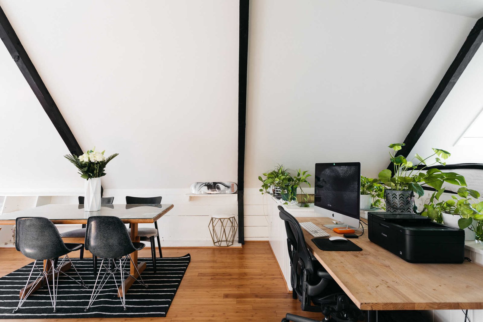 Photo 5 of 15 in A Cantilevered “Boathouse” by Harry Gesner Is Up for ...