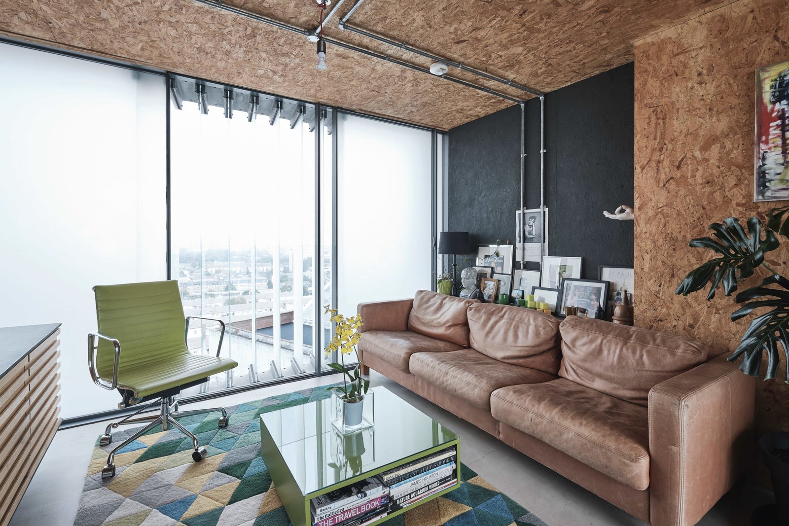 Photo 2 of 11 in A Penthouse Apartment in a London Water Tank Offers ...