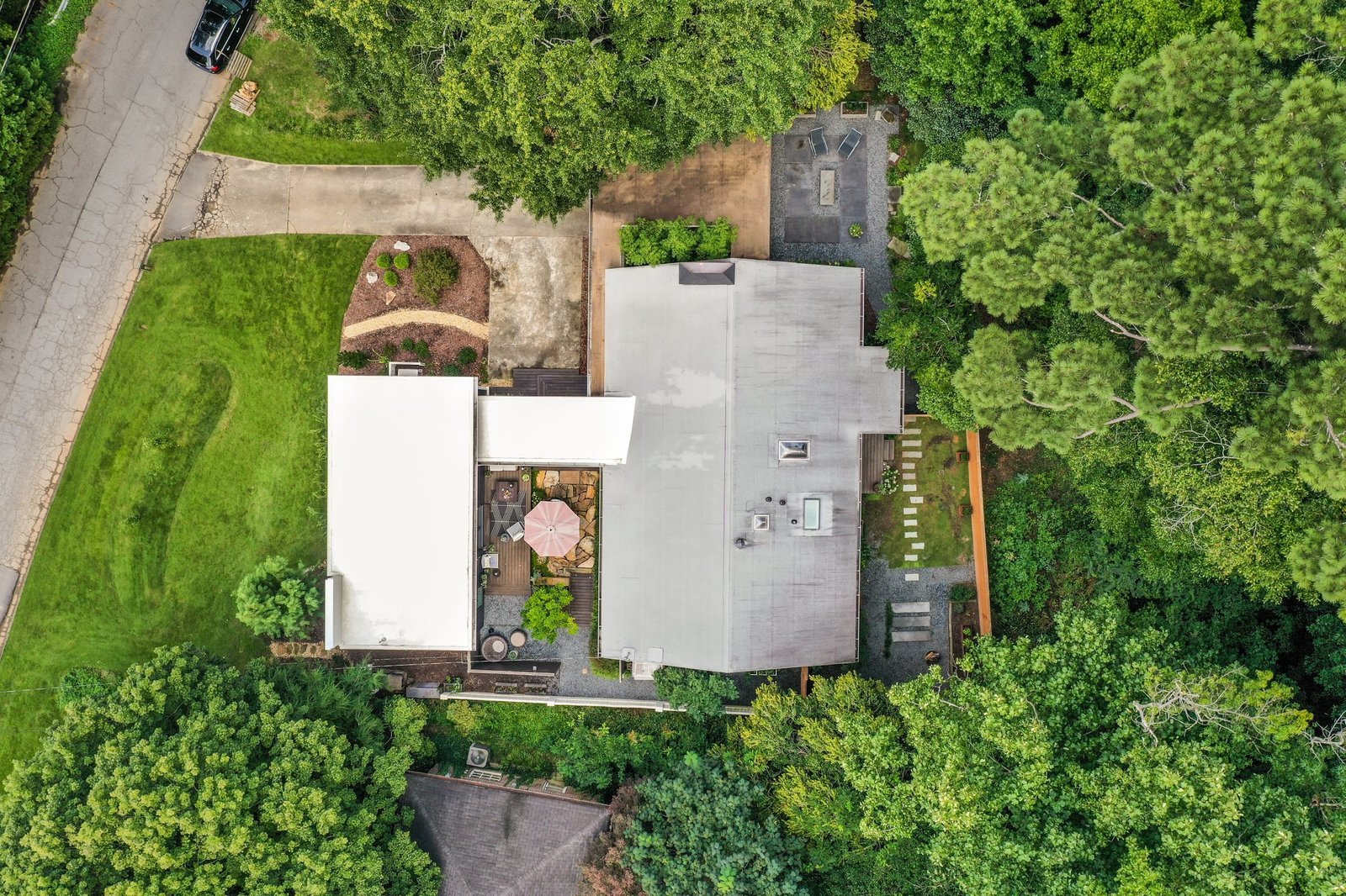 Photo 18 of 18 in A Renovated Midcentury in Georgia With a Lush Central ...