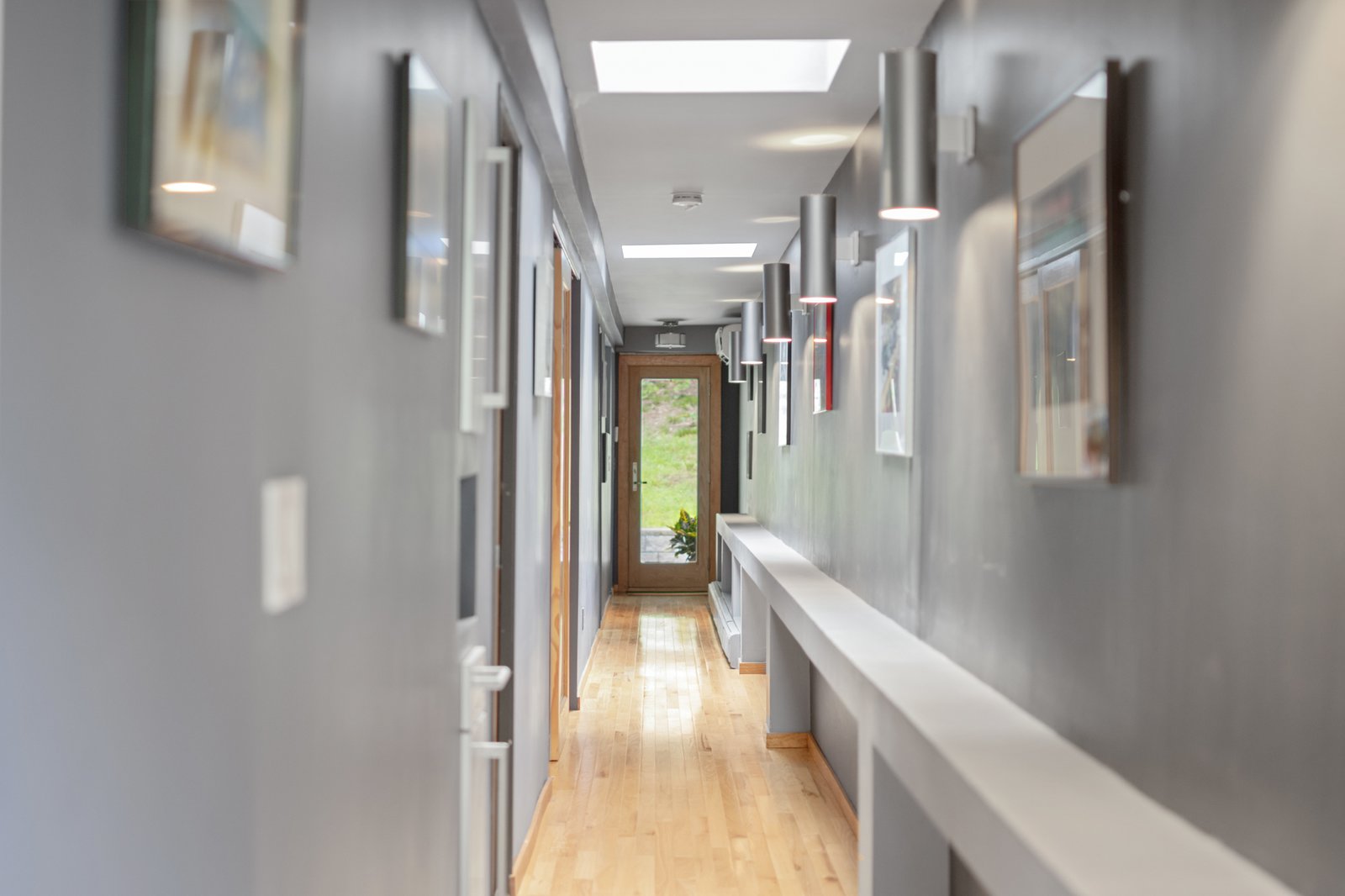 Photo 7 of 17 in A Bridge-Like Home Suspended Above a Connecticut ...
