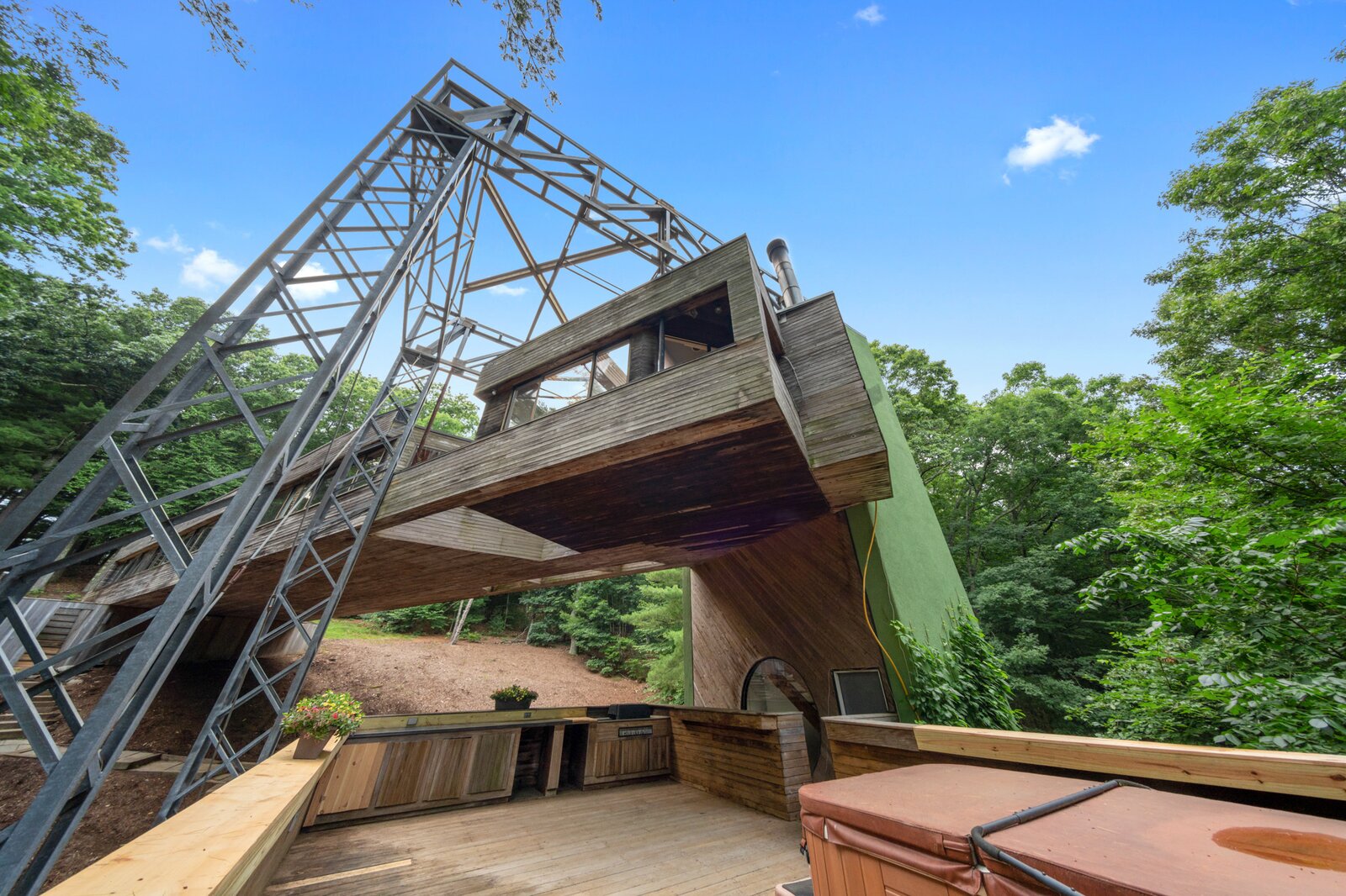 Photo 15 of 17 in A Bridge-Like Home Suspended Above a Connecticut ...