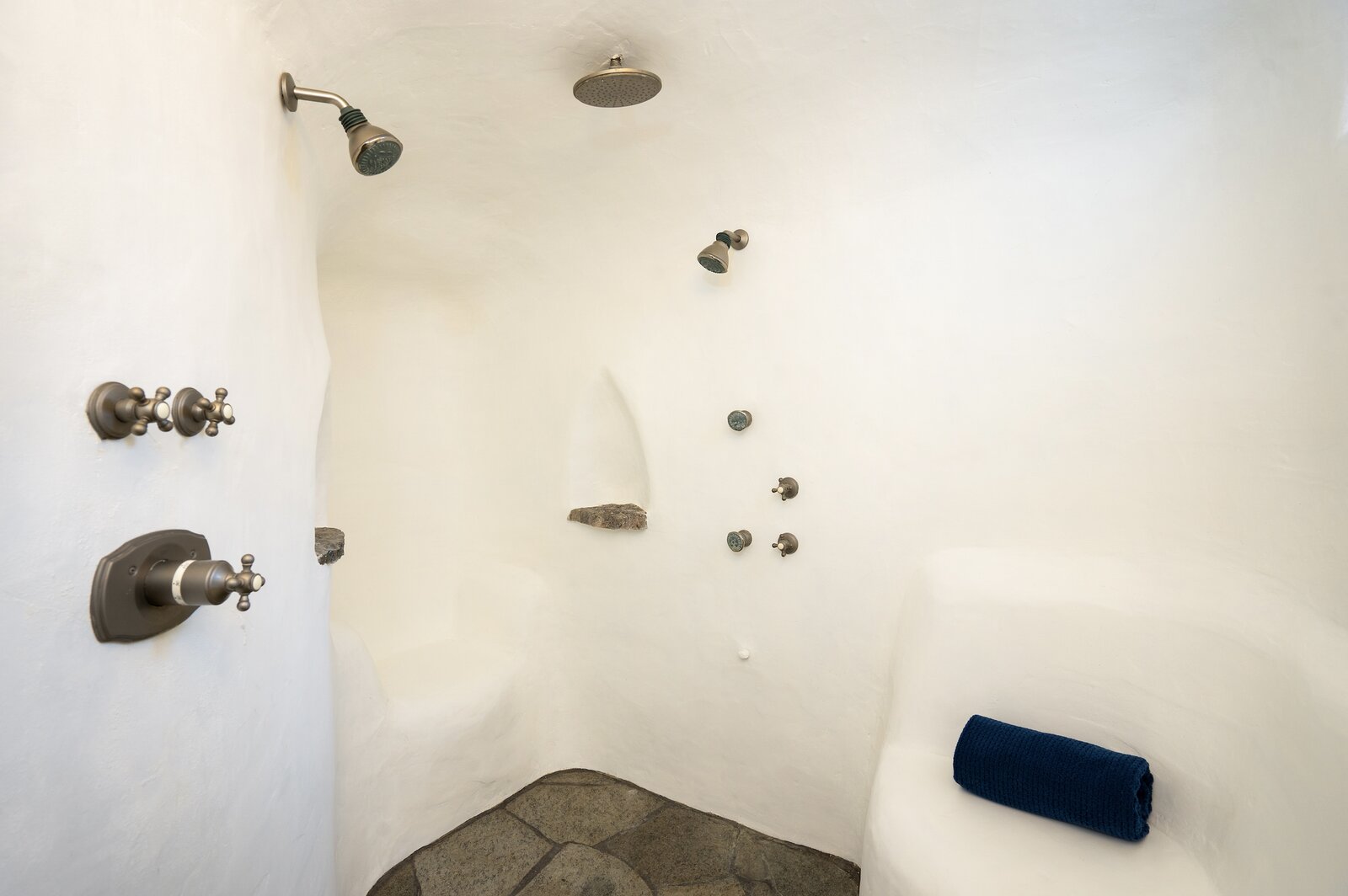 Photo 7 of 15 in Listed for $2.65M, This Bavarian-Style “Snow Haus ...