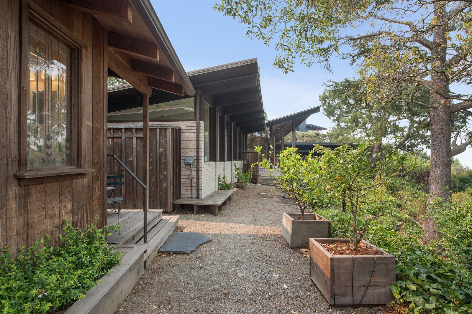 Photo 15 of 18 in A Hilltop Midcentury in Berkeley With Bay Views and a ...
