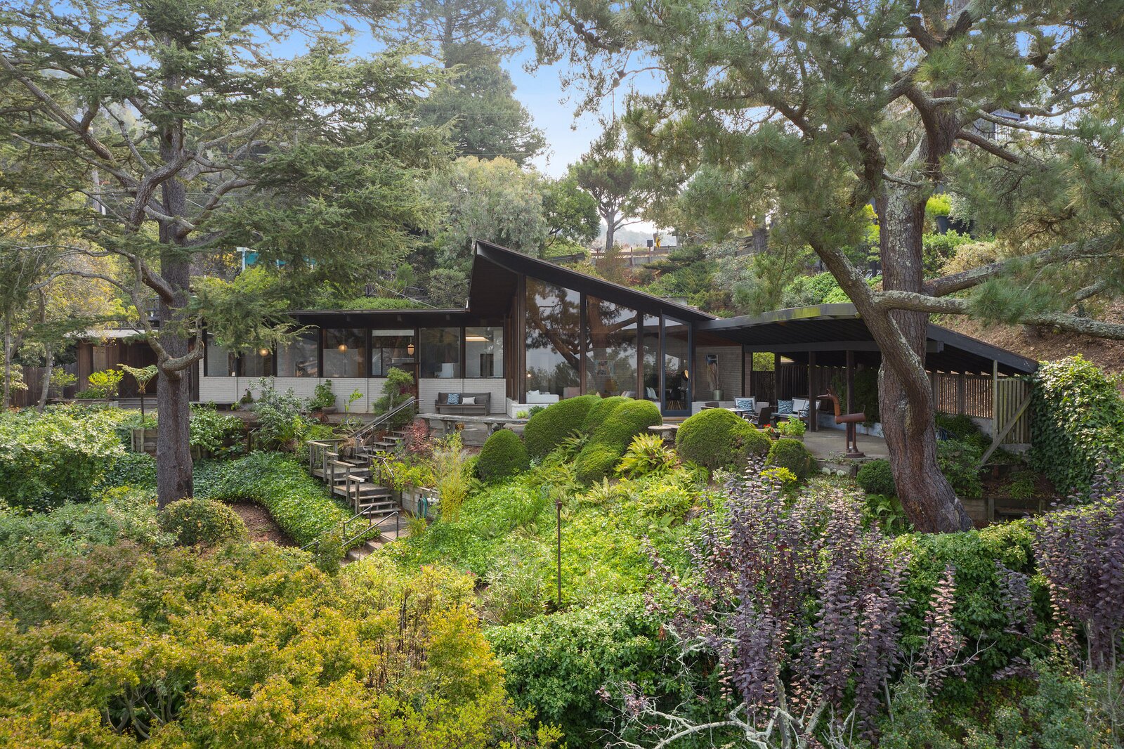 Photo 2 of 18 in A Hilltop Midcentury in Berkeley With Bay Views and a ...