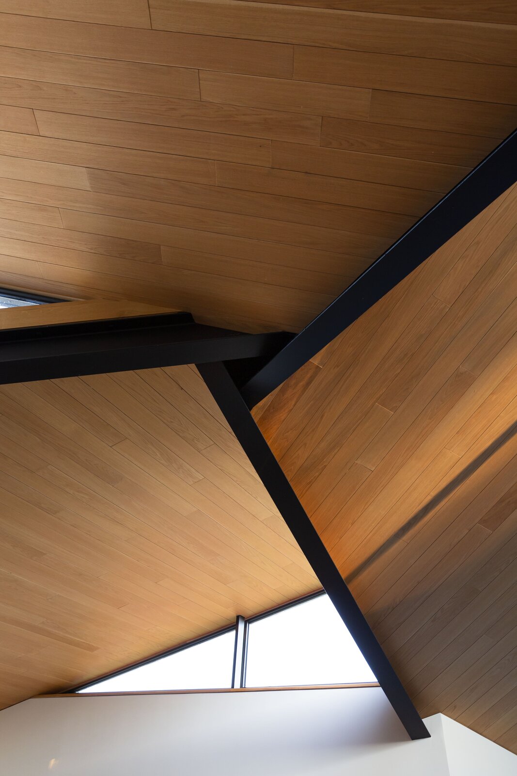 Photo 7 of 14 in A Pinwheel-Shaped Cottage in Upstate New York Packs a ...