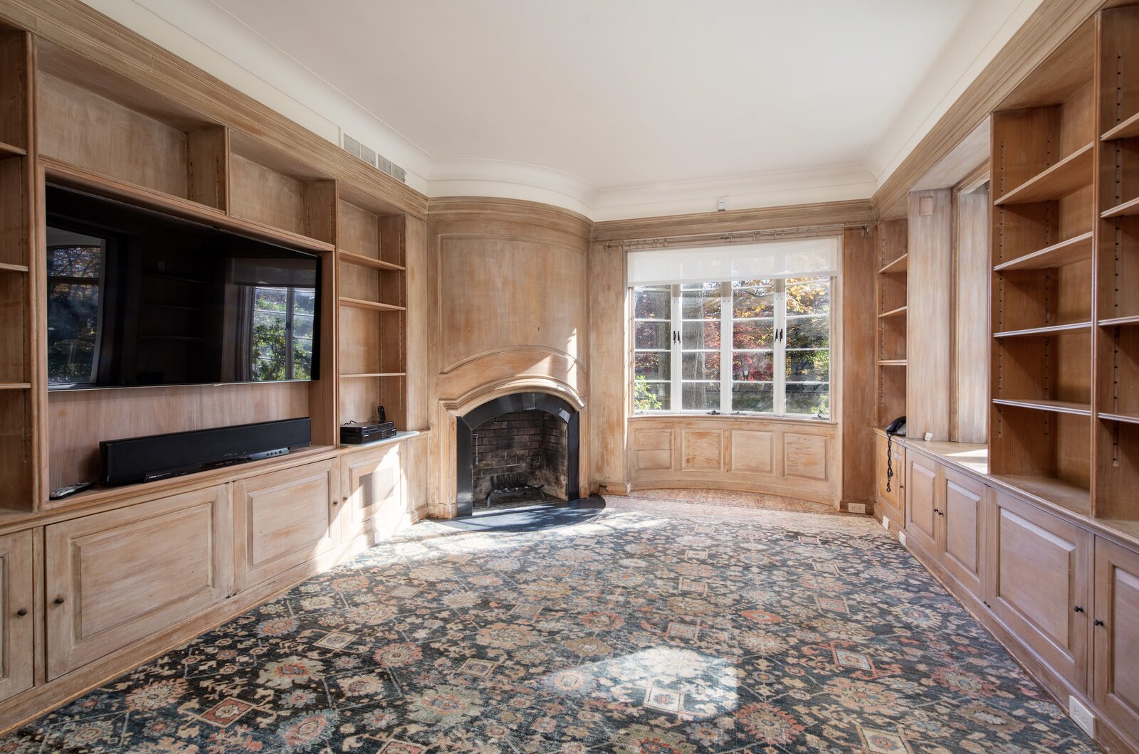 Photo 4 of 11 in Paul Simon’s Grand Connecticut Estate Returns to the ...