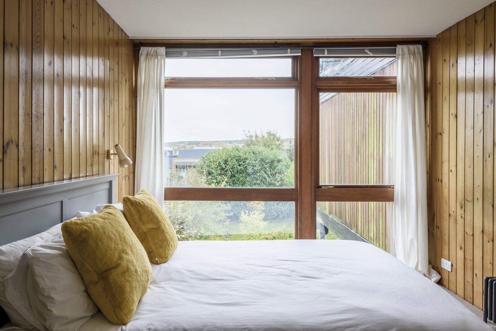 Photo 10 of 12 in A British Architect’s Picturesque Prefab Seeks £1.2M ...
