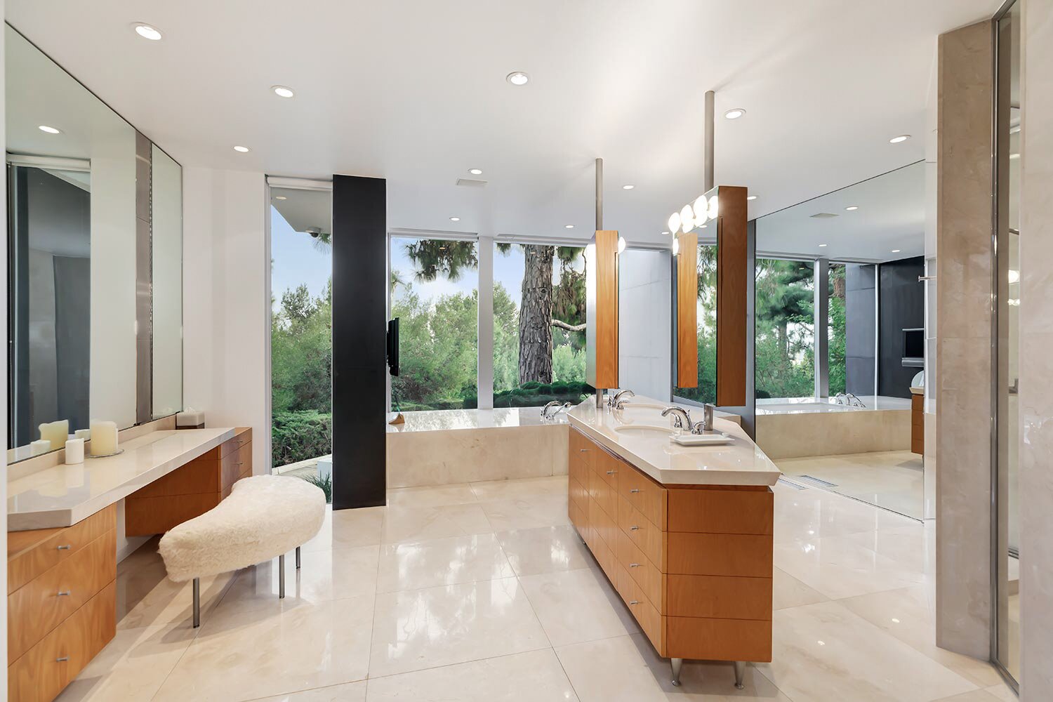 Photo 10 of 15 in The Holt House by Midcentury “Architect to the Stars ...