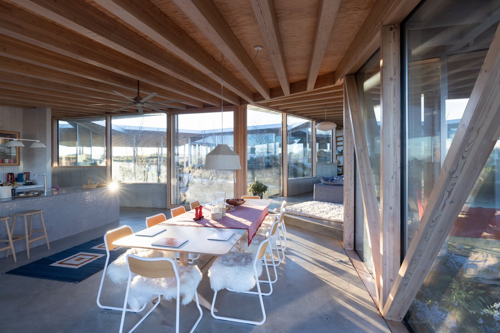 Photo 3 of 15 in Six Overlapping Pavilions Create a Flower-Shaped Home ...