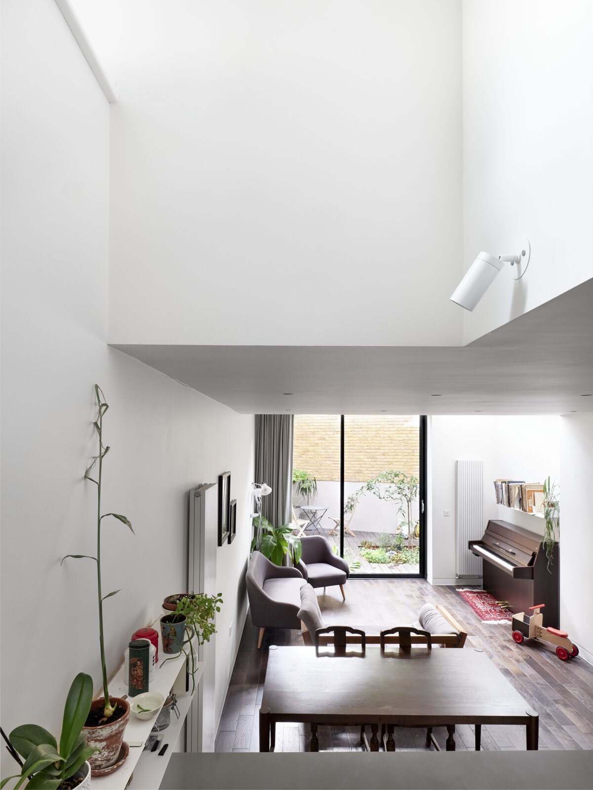 Photo 3 of 9 in Dogtooth Brickwork Makes a Narrow London Terrace House ...