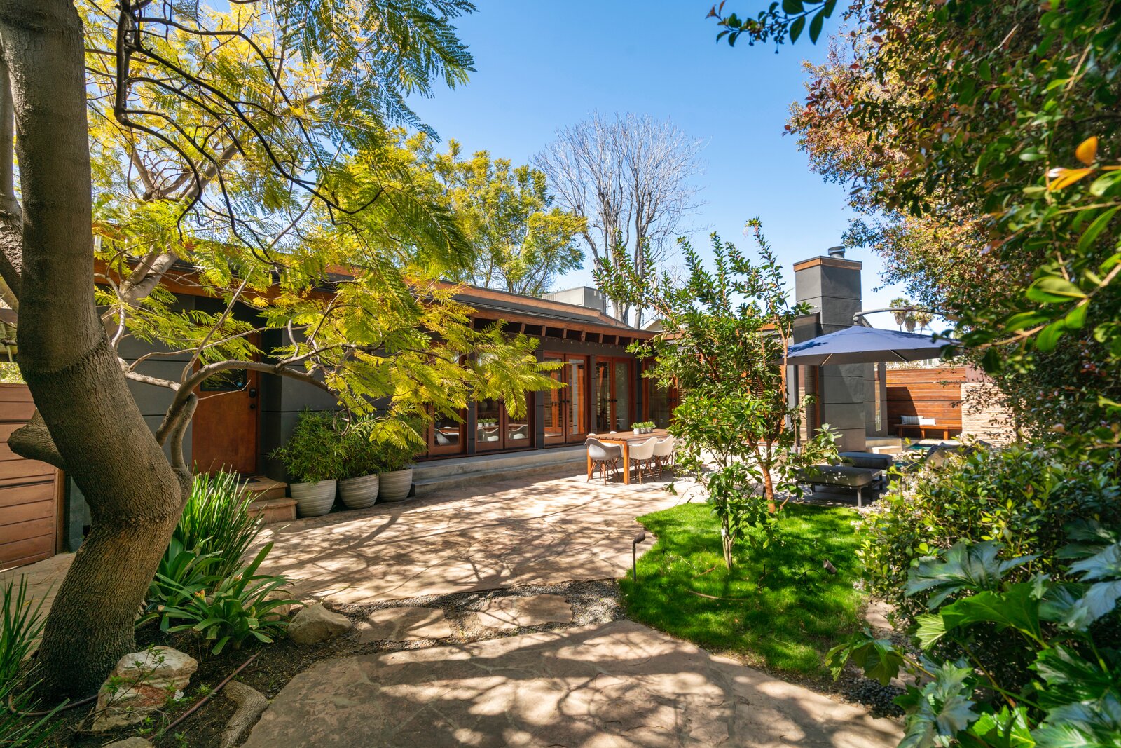 Photo 12 of 15 in A Magnificent Midcentury Seeks $1.8M in Sherman Oaks ...