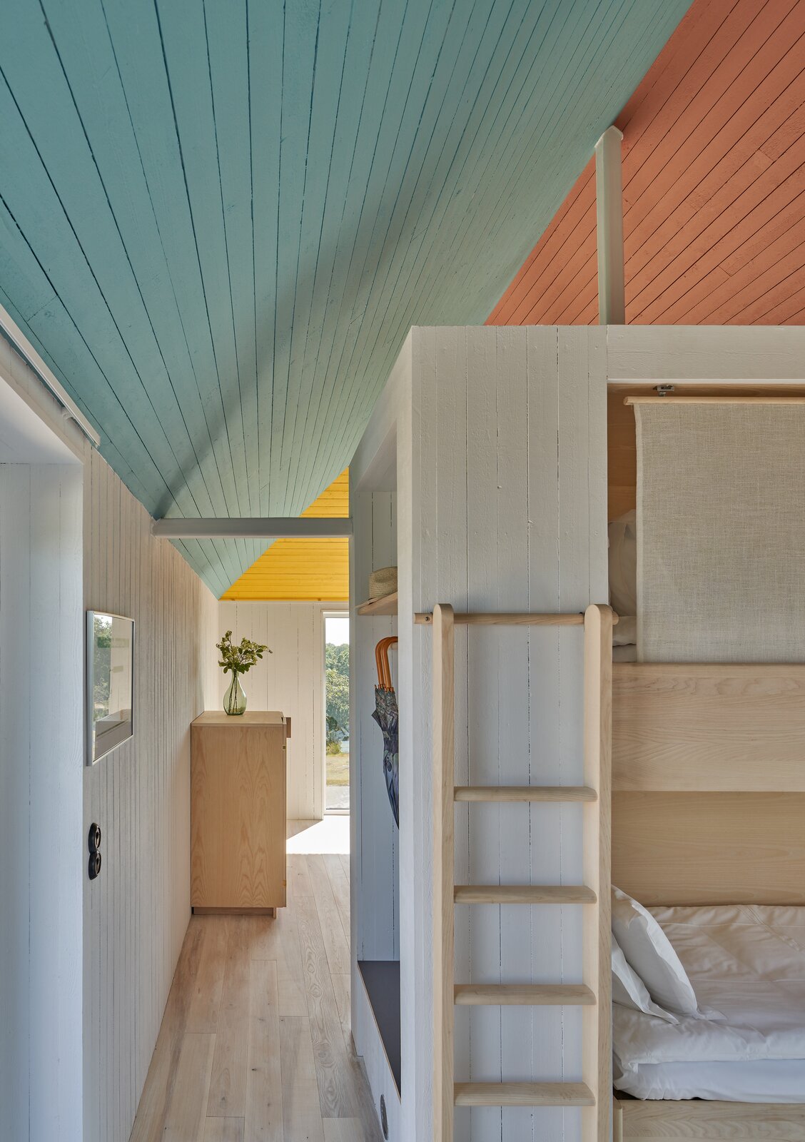 Photo 5 of 9 in A Surreal Mirrored Cabin Stands High Above the Earth in ...