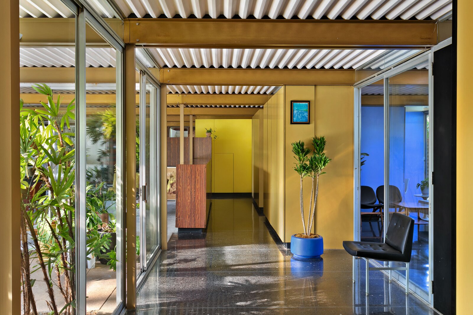 Photo 7 of 17 in A Vibrant Midcentury-Modern Prefab by Raphael Soriano ...
