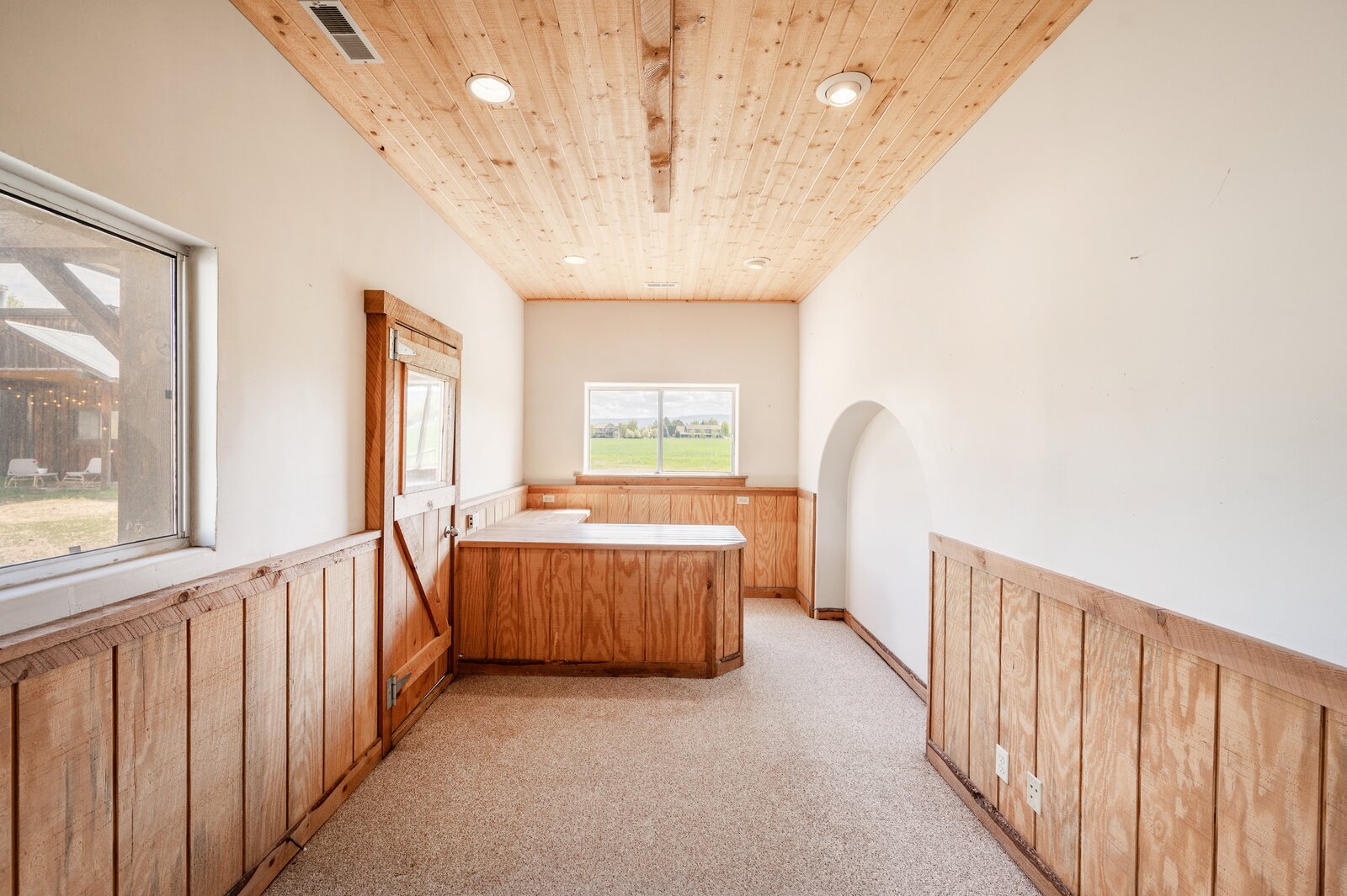 Photo 6 of 13 in Robert Redford Lists His Horse Whisper Ranch in Utah ...