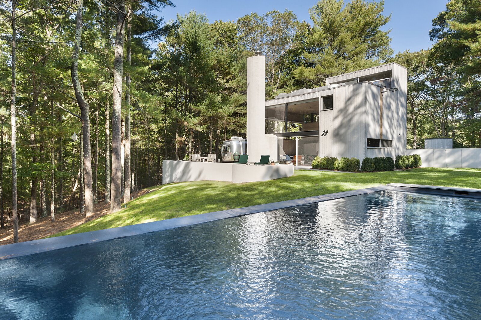 Photo 10 of 12 in A Modernist Home by Charles Gwathmey Asks $2.5M in ...