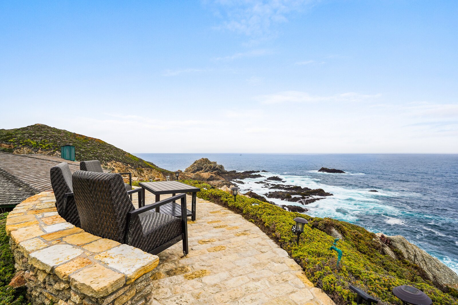 Photo 11 of 12 in Hollywood Star Kim Novak’s Dramatic Former Cliff ...