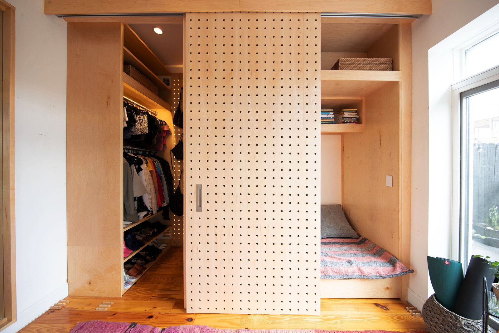 Photo 10 of 12 in A Skinny Brooklyn Townhouse Stacks Spaces for Living ...