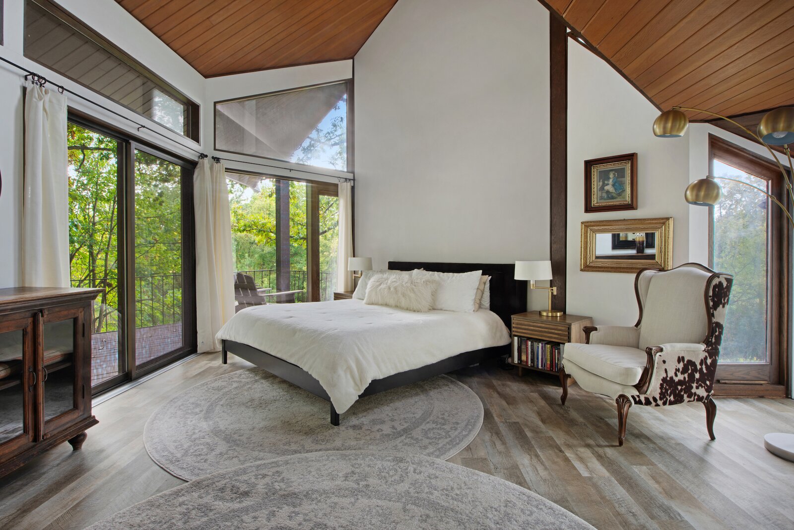 Photo 13 of 17 in A Harry Weese–Designed Home With a Conversation Pit ...