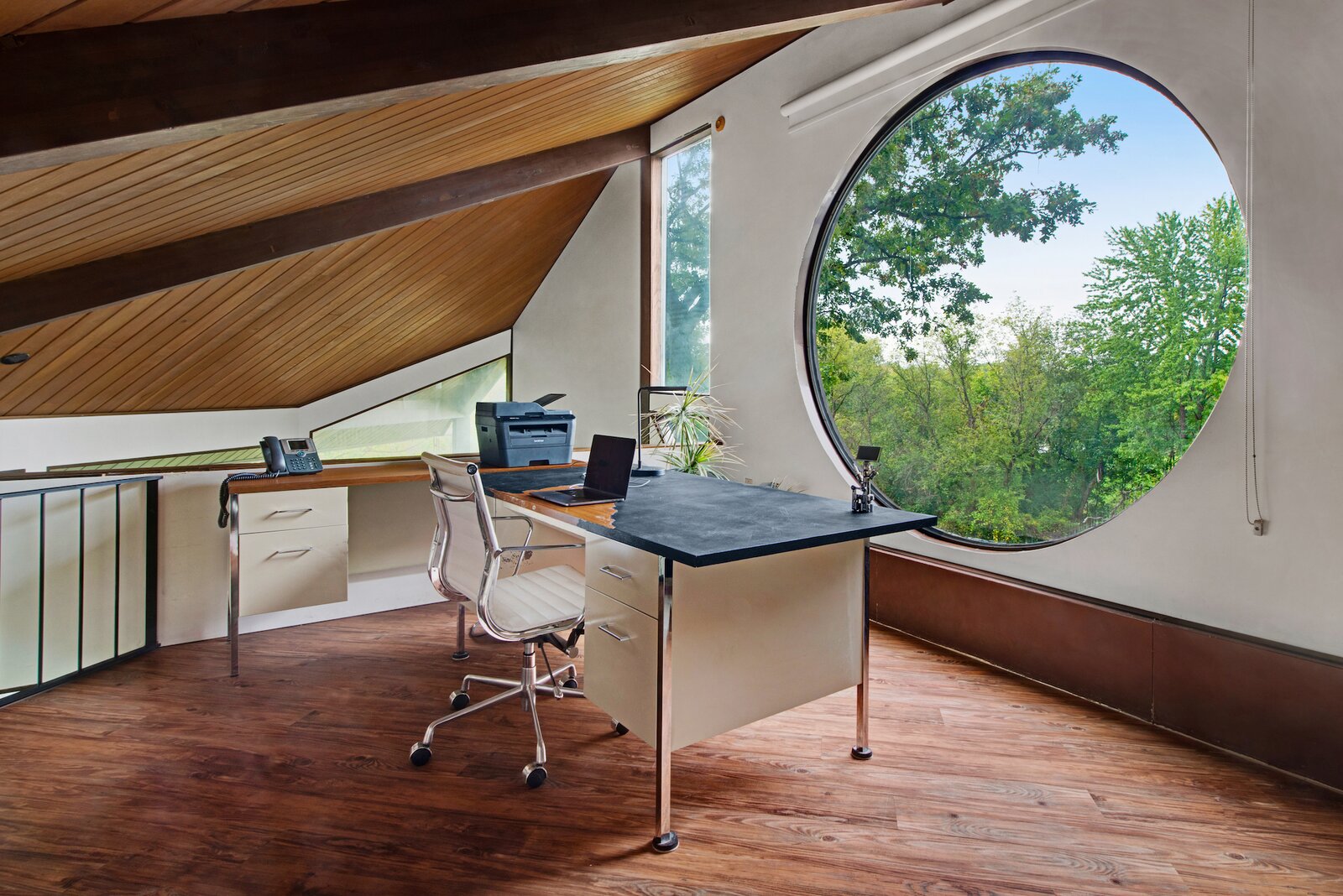 Photo 11 of 17 in A Harry Weese–Designed Home With a Conversation Pit ...