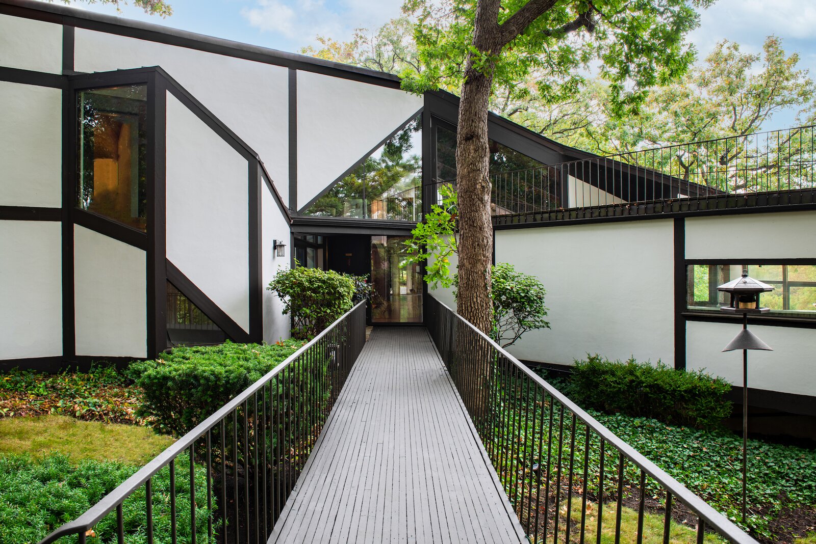 Photo 1 of 17 in A Harry Weese–Designed Home With a Conversation Pit ...