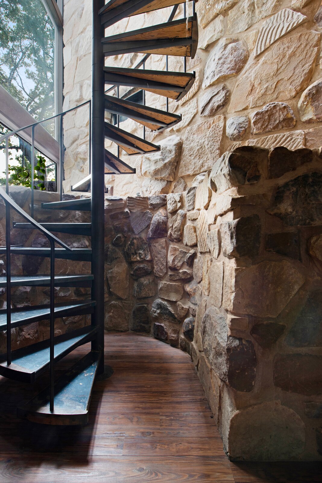 Photo 8 of 17 in A Harry Weese–Designed Home With a Conversation Pit ...