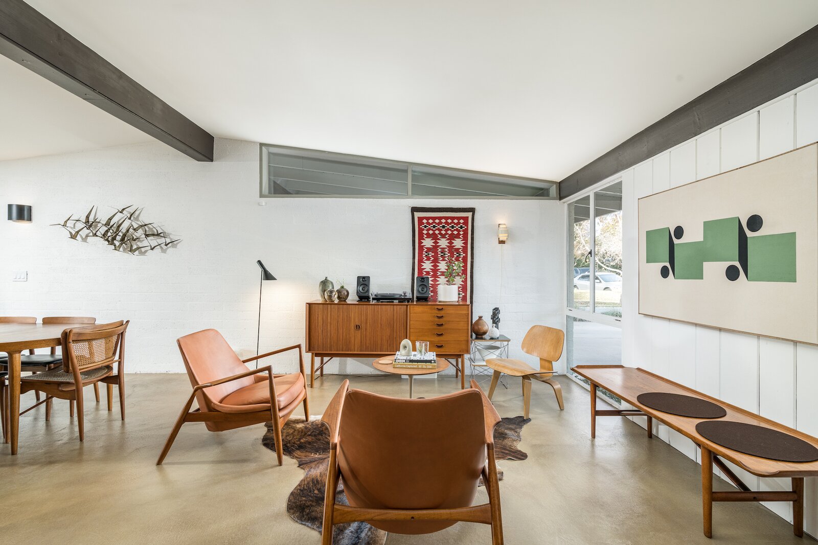 Photo 3 of 18 in A Signature Midcentury Modern by Architect Ralph Haver ...