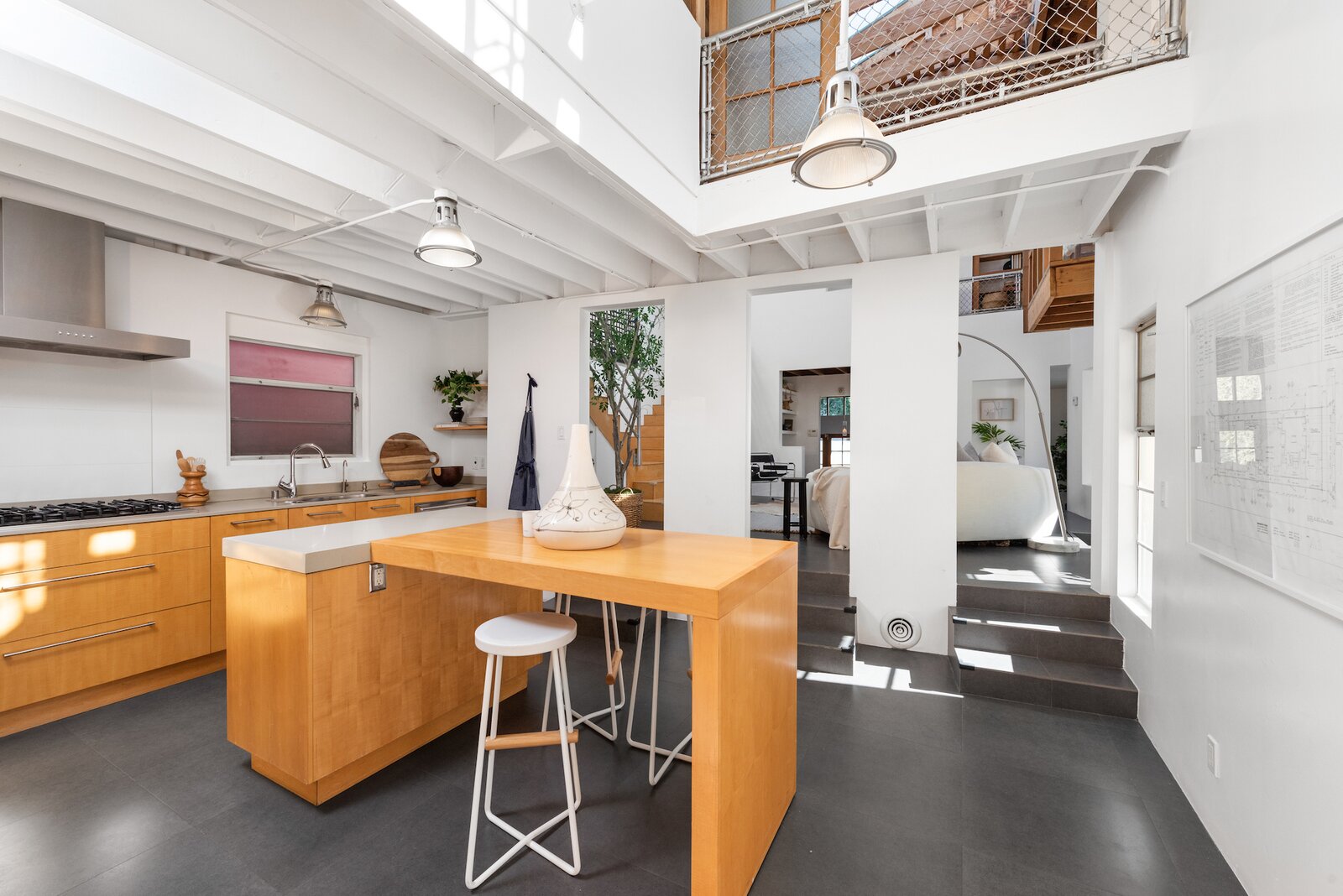 Photo 8 of 18 in Architect Frederick Fisher’s Caplin House—Designed ...