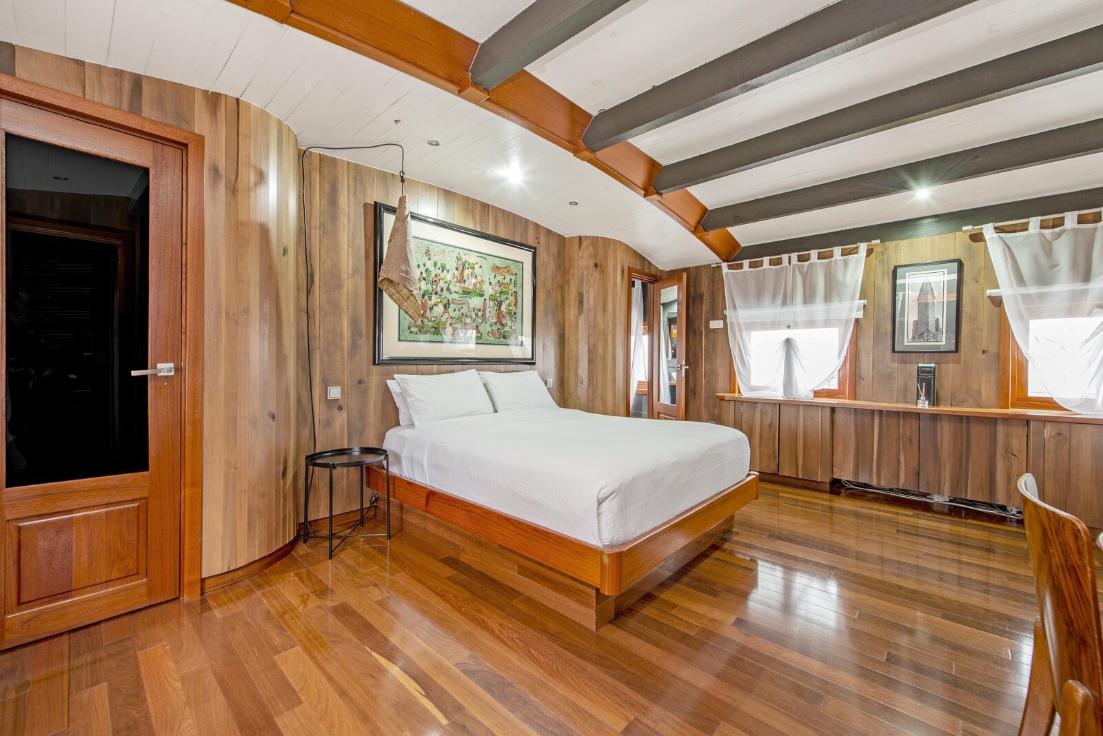 Photo 6 of 9 in A Massive Converted 1950s Houseboat Is Looking for a ...