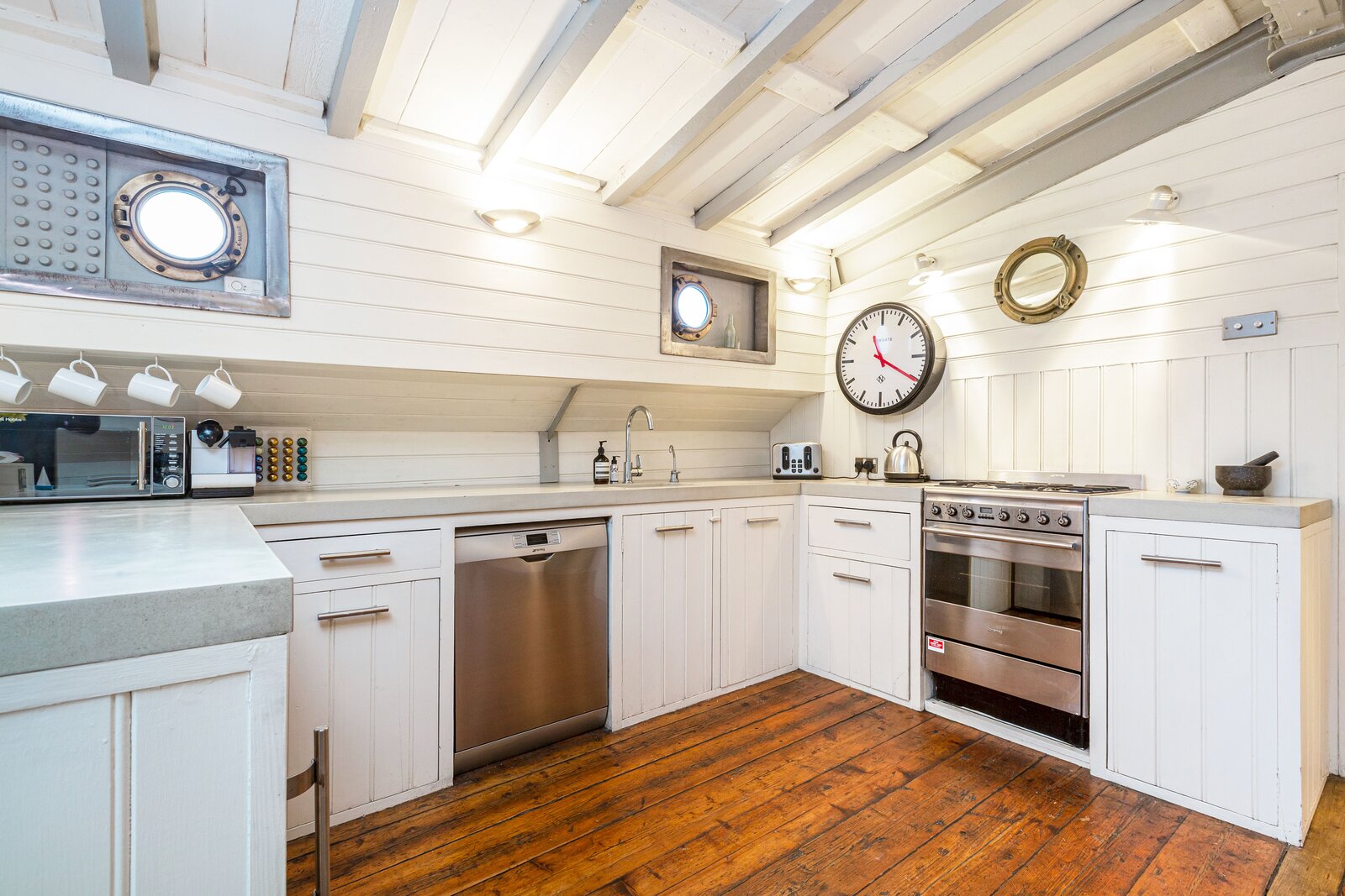 Photo 4 of 9 in A Renovated Houseboat Named Barge Maria Seeks a New ...