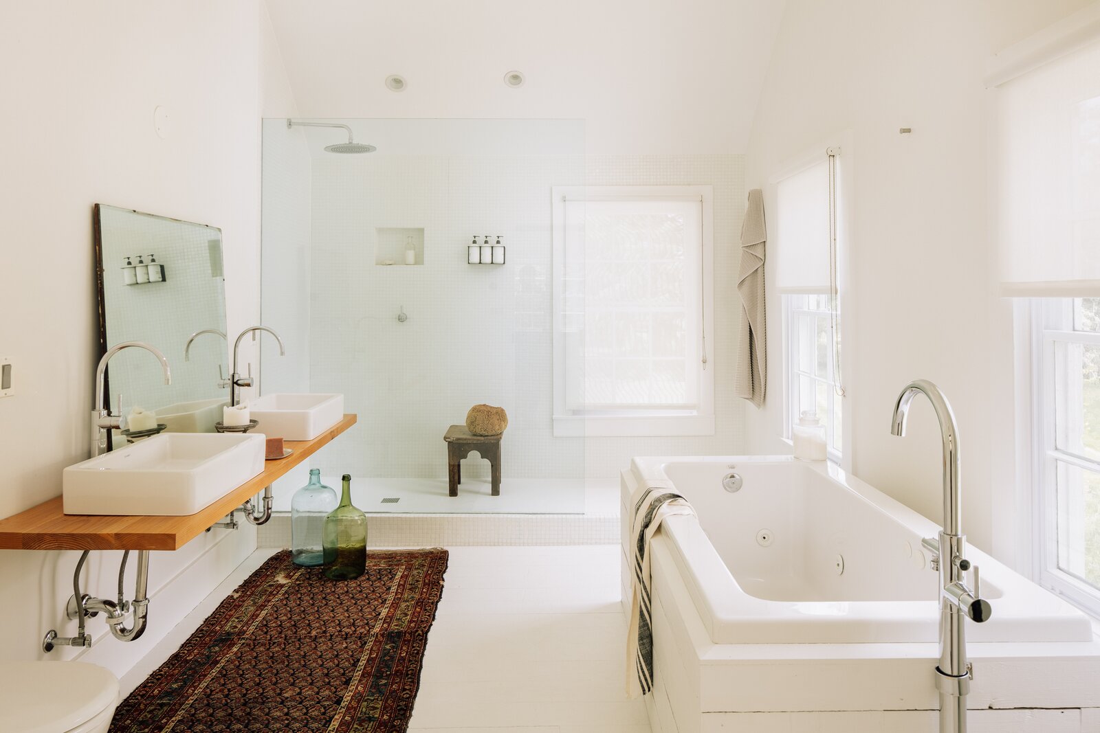 Photo 9 of 15 in A Centuries-Old “Floating Farmhouse” Lists for $2.9M ...