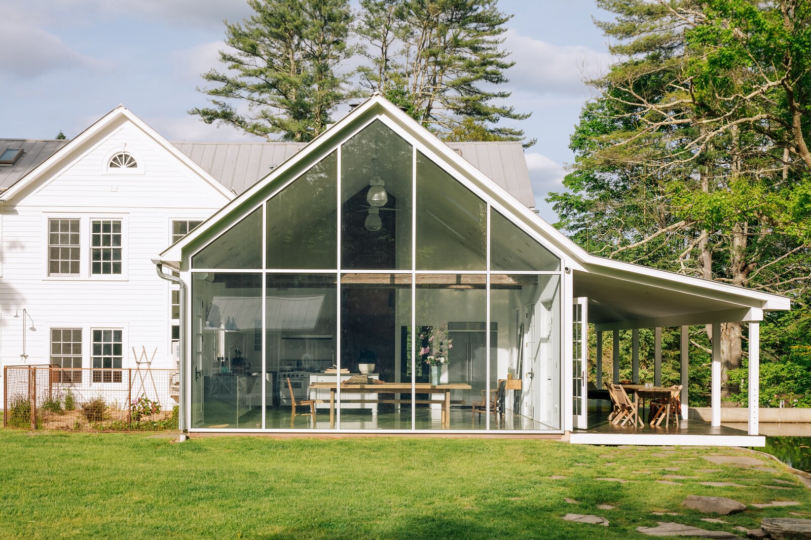 Photo 2 of 15 in A Centuries-Old “Floating Farmhouse” Lists for $2.9M ...
