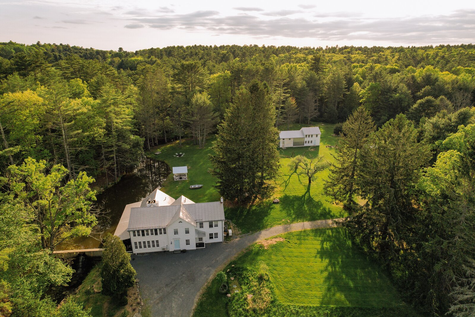 Photo 15 of 15 in A Centuries-Old “Floating Farmhouse” Lists for $2.9M ...
