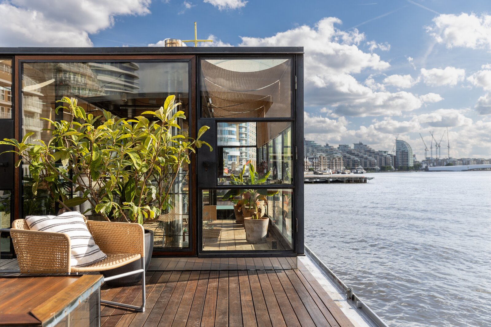 Photo 5 of 17 in Live the Life Aquatic in This Floating Home on the ...