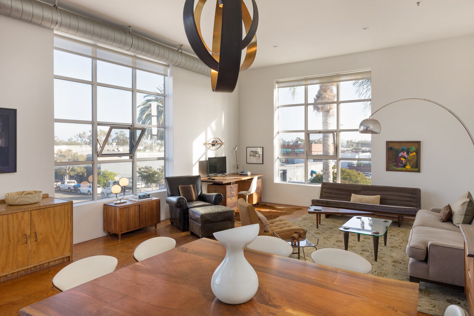 Photo 3 of 16 in Live and Work in This Frank Gehry Loft in Santa Monica ...