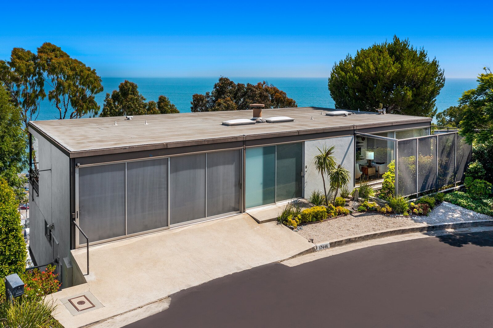 Photo 3 of 16 in An Iconic Midcentury Home by Pierre Koenig Seeks $4.5M ...