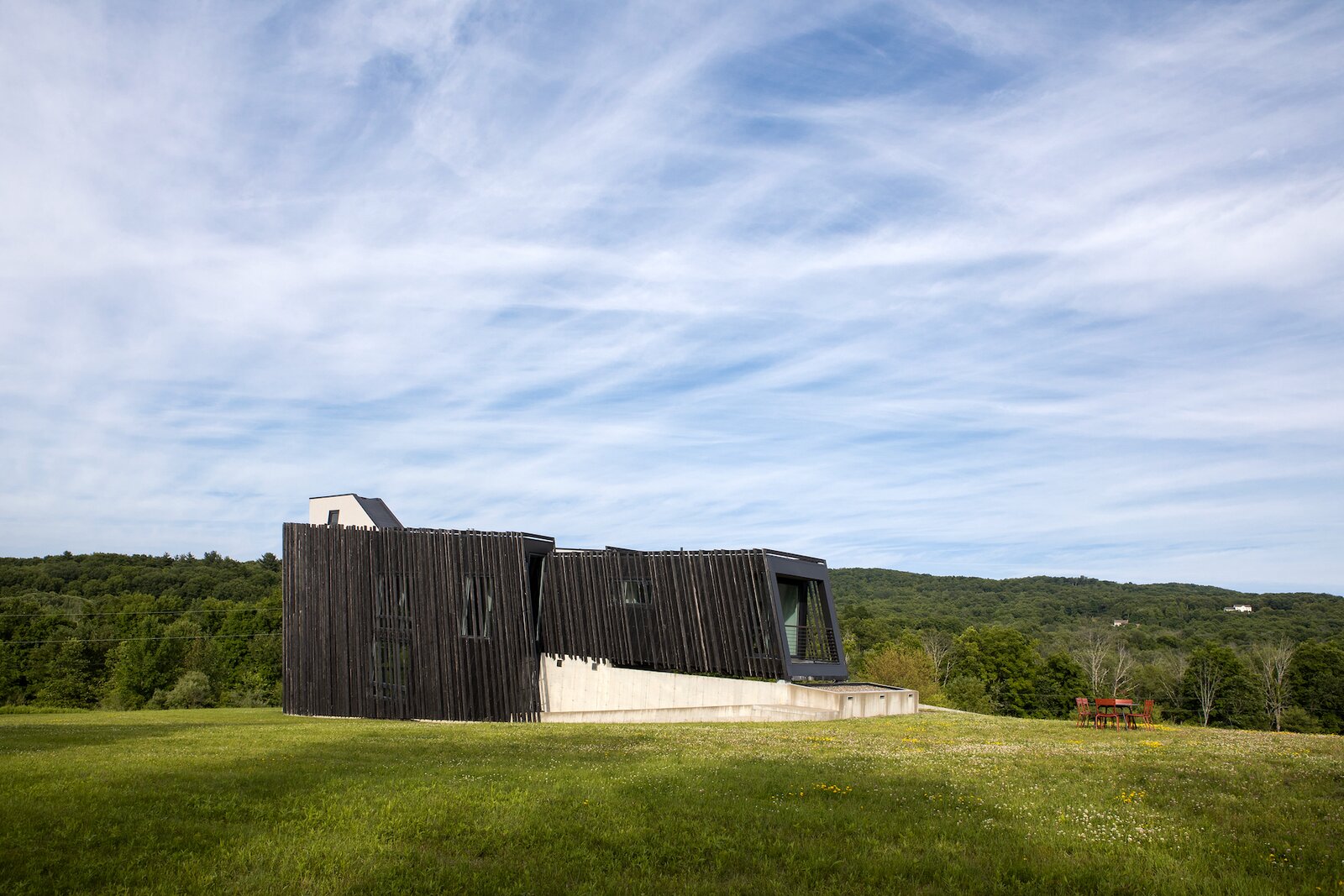 Photo 9 of 10 in A Slanted Home Clad in Charred Wood Asks $2.3M in ...