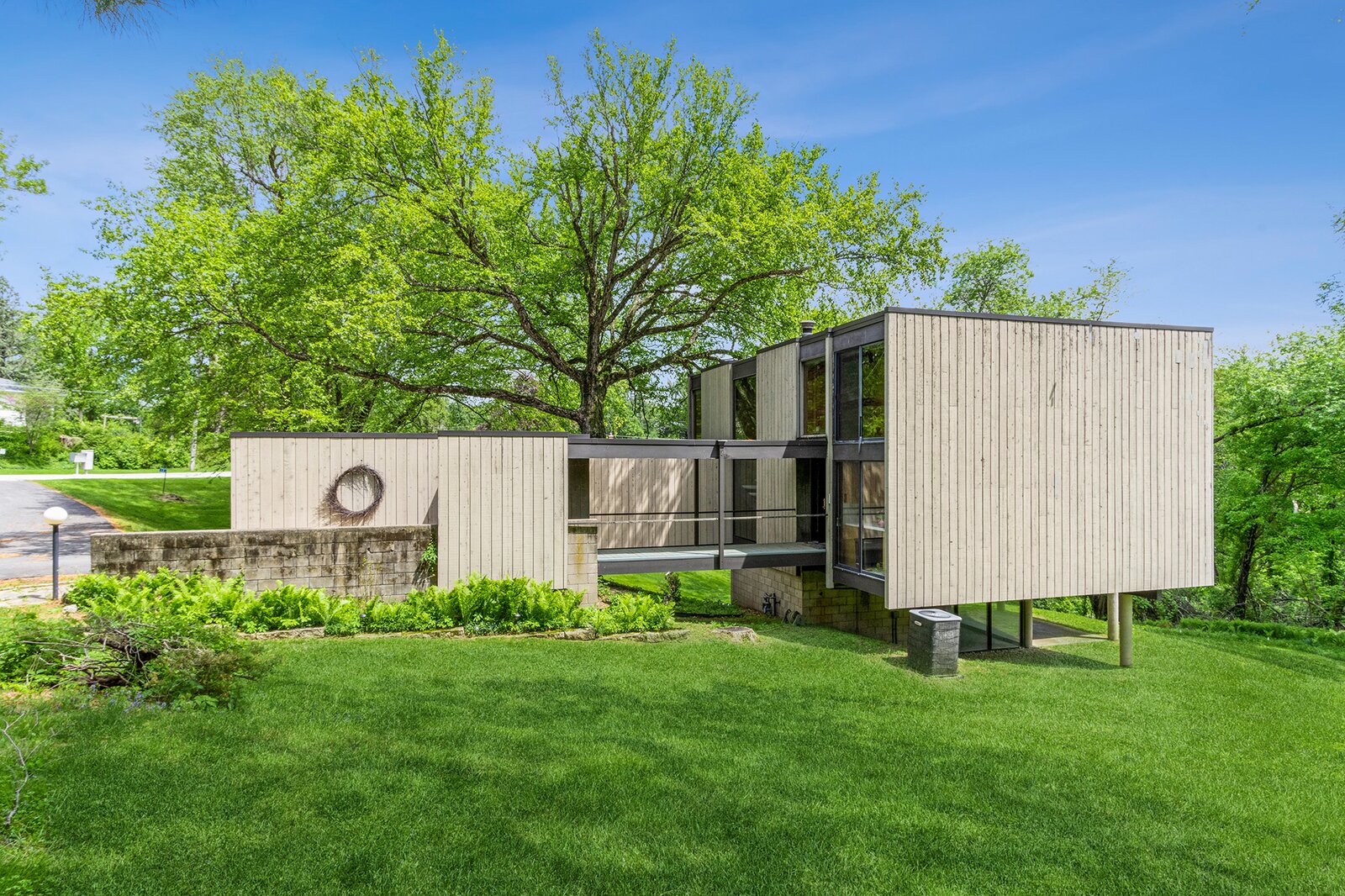 Photo 2 of 13 in You Can Own an Award-Winning Midcentury Home in the ...